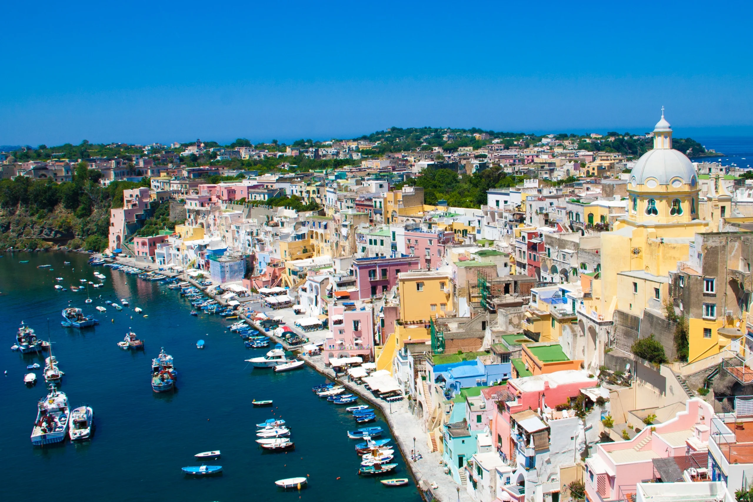 Unas vacaciones inolvidables en la isla de Procida: qué ver y hacer ...